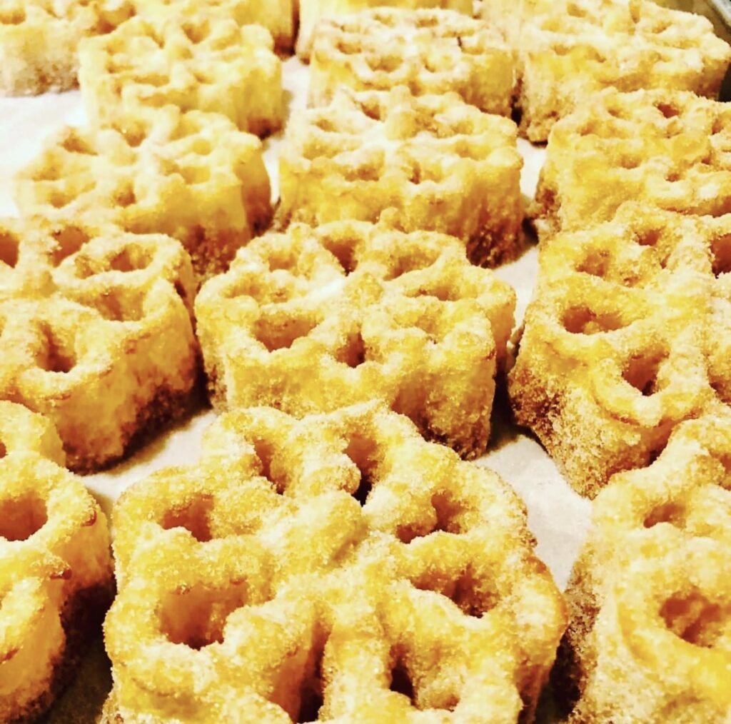 Rosettes 4ct | Wedding Cakes Minneapolis Bakery Farmington Bakery